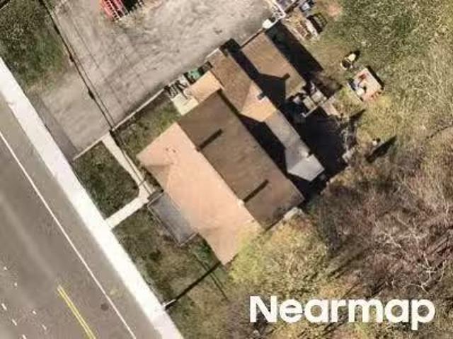 N Main St