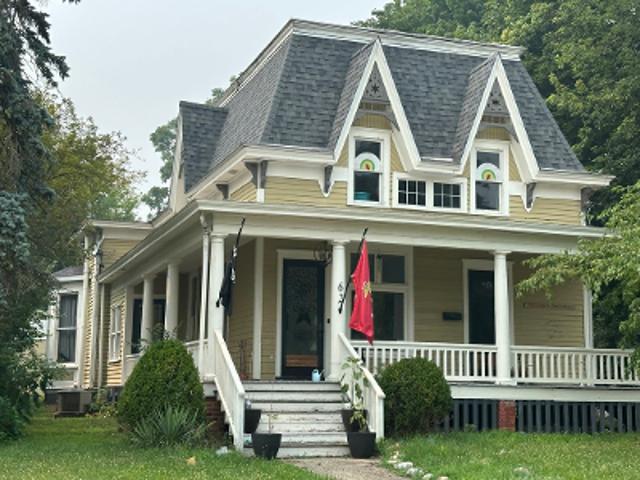 N Main St