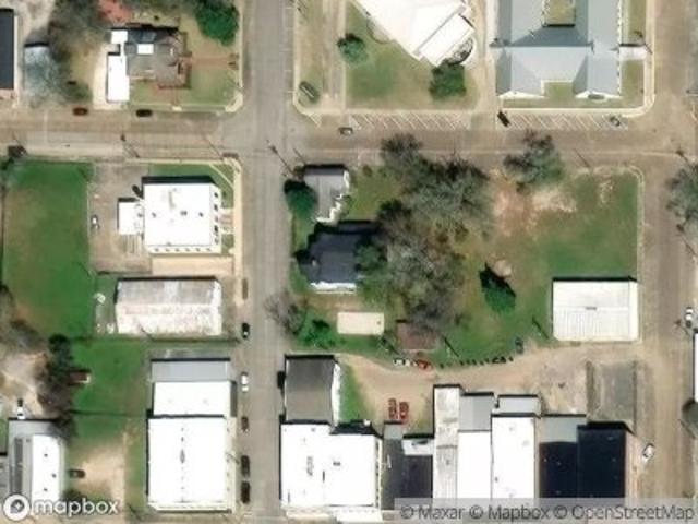 N Main St