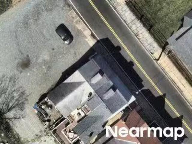 N Main St