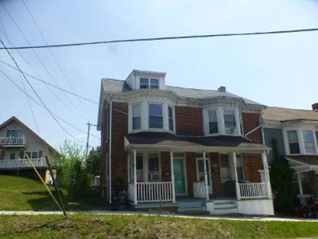 N Main St