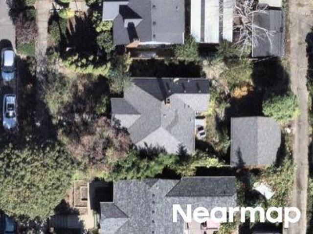 N Moore Ave