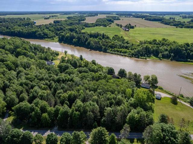 N Neiner Rd, Sanford, MI 48657