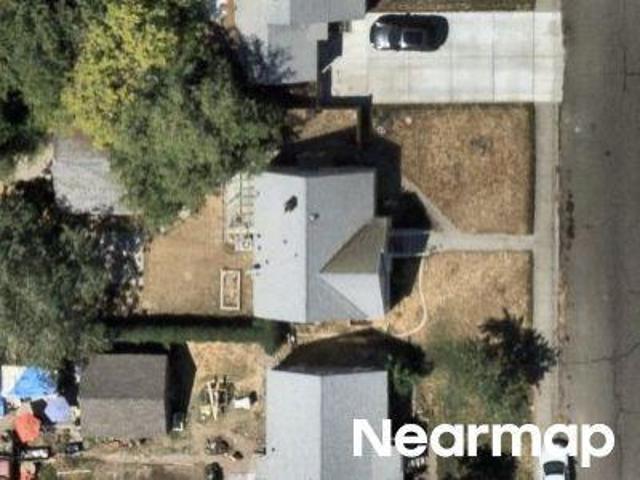 N Newport St