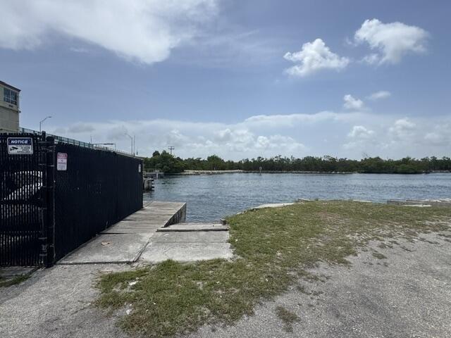 N Ocean Dr N, Hollywood, FL 33004