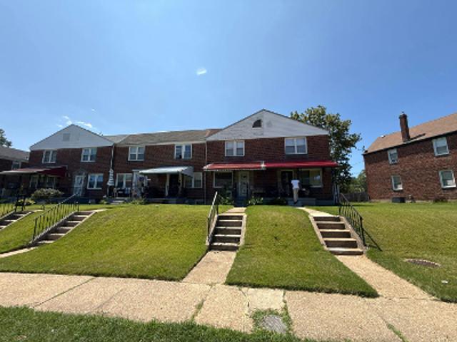 N Athol Ave