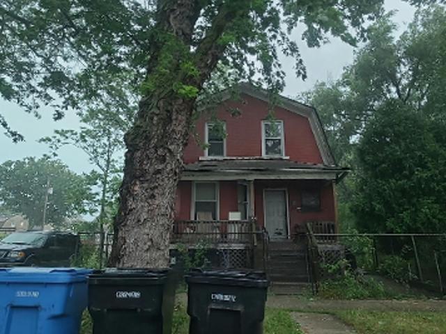 N Avers Ave