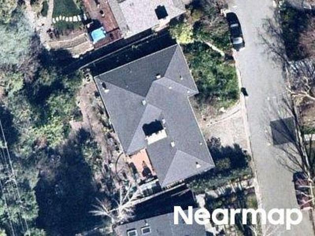 N Almenar Dr
