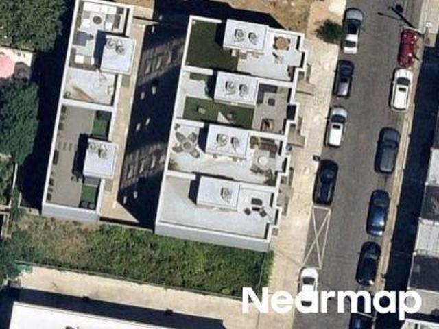 N Bailey St