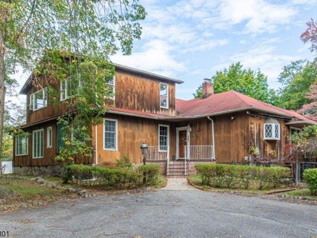 N Beverwyck Rd, Parsippany Troy Hills Township, Home For Sale