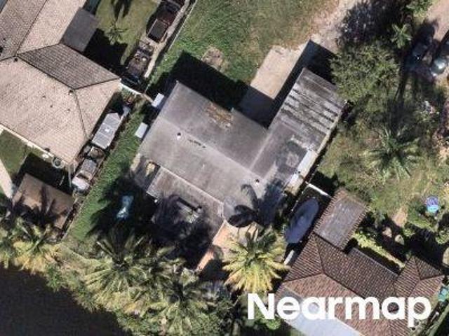 N Biscayne River Dr