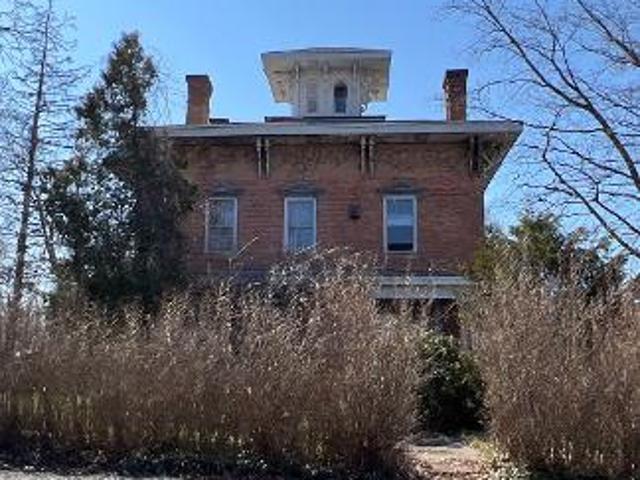 N Blackstone St