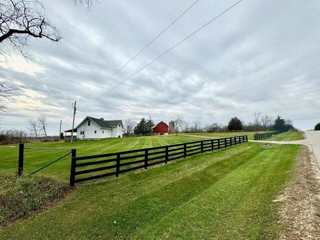 N Branch Rd, Ixonia, Home For Sale