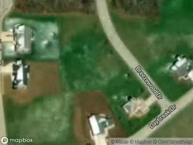 N Breezewood Dr