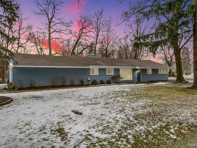 N Briarcliff Knoll Dr, West Bloomfield Township, Home For Sale