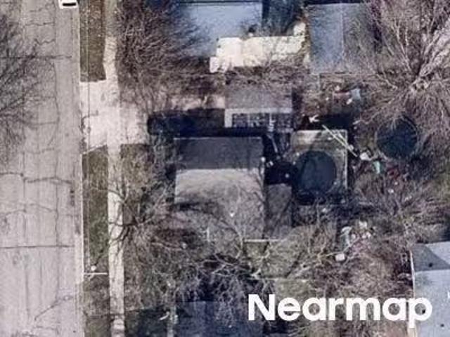 N Clay St