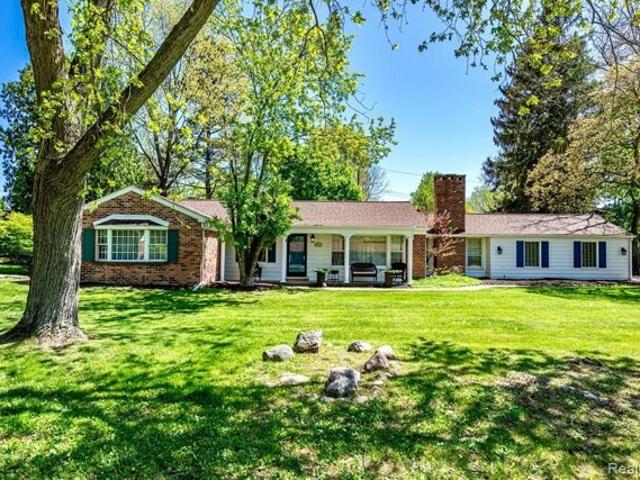 N Clunbury Rd, West Bloomfield Township, Home For Sale