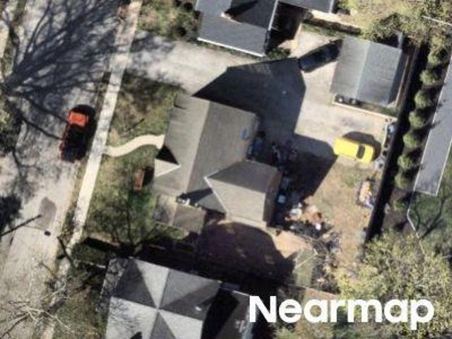 N Columbia St