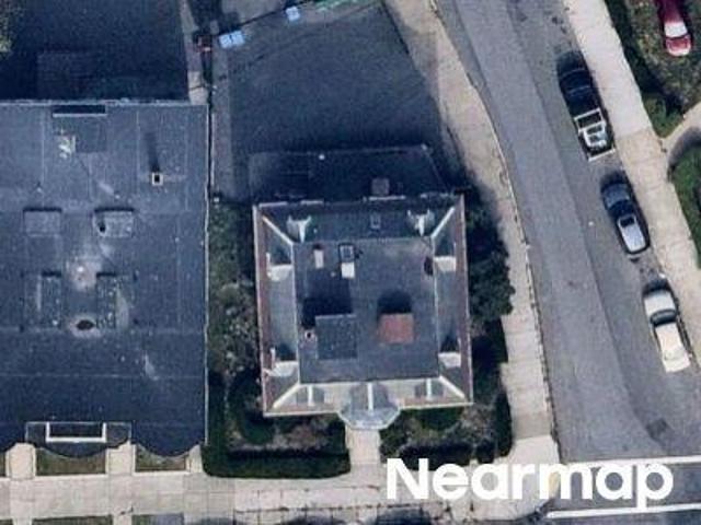 N Common St