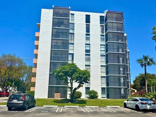 N Country Club Dr Apt,aventura, Condo For Sale