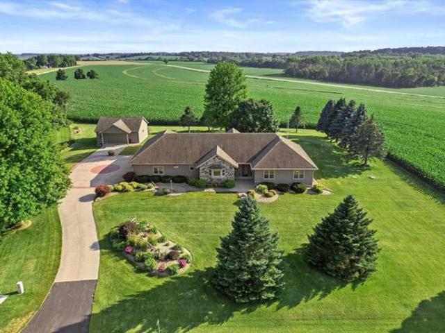 N County Rd E, Ixonia, Home For Sale