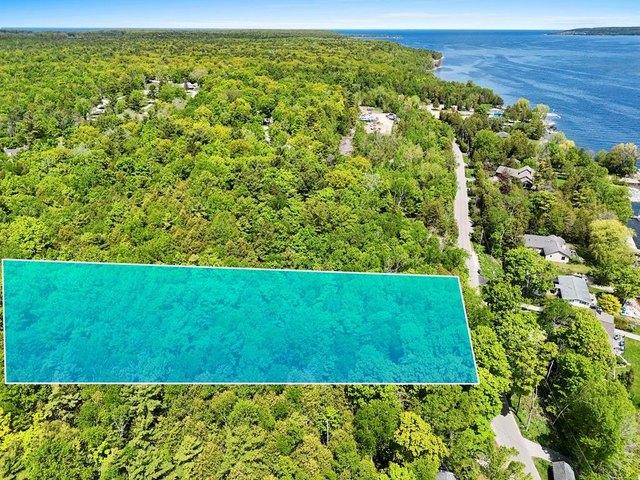 N Duluth Ave, Sturgeon Bay, WI 54235