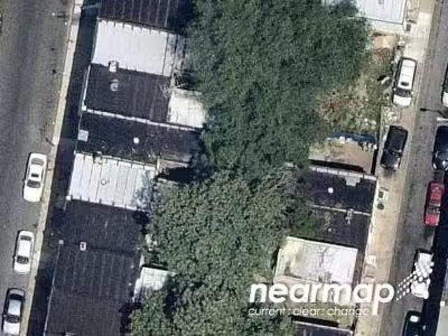 N Darien St