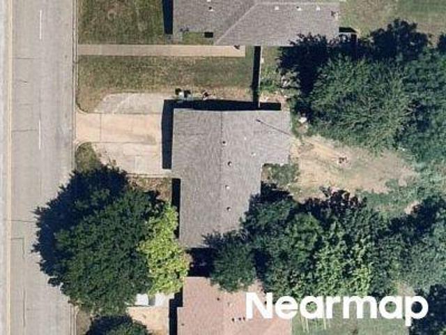 N Davis Dr