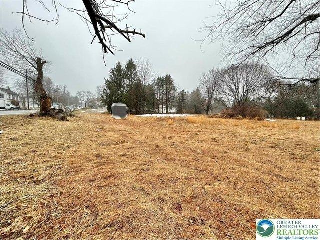 N Delaware Dr, Upper Mt Bethel Township, PA 18343