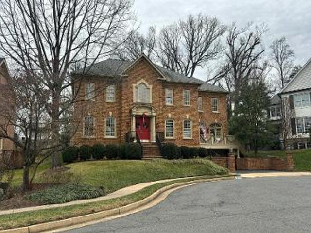 N Dickerson St