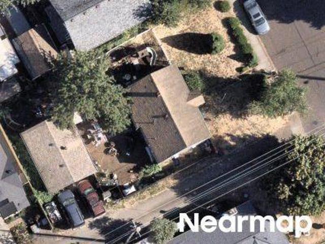 N Douglas St