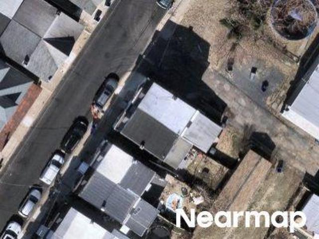 N Evans St
