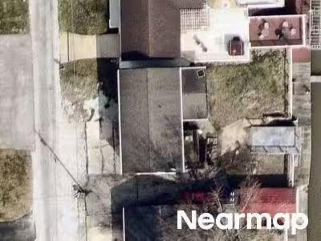 N Earl Ave
