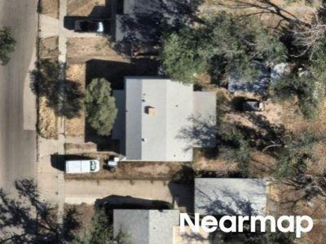 N Edwards St