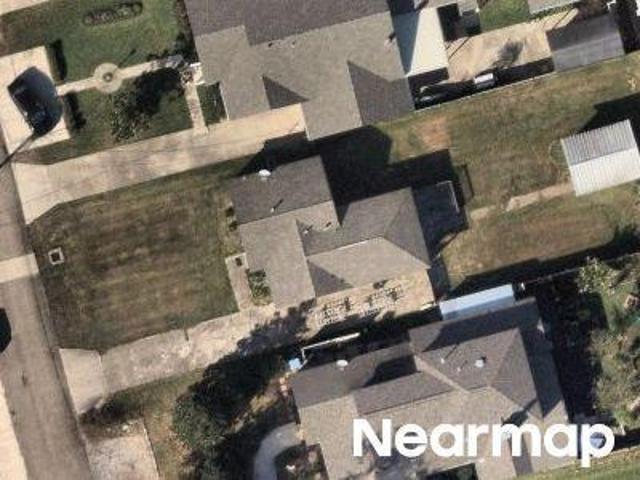N Ellzey St