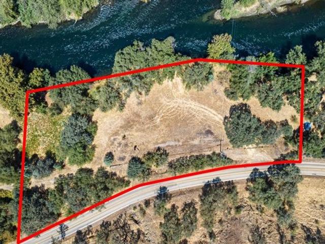 N Elwood Rd, Sanger, CA 93657