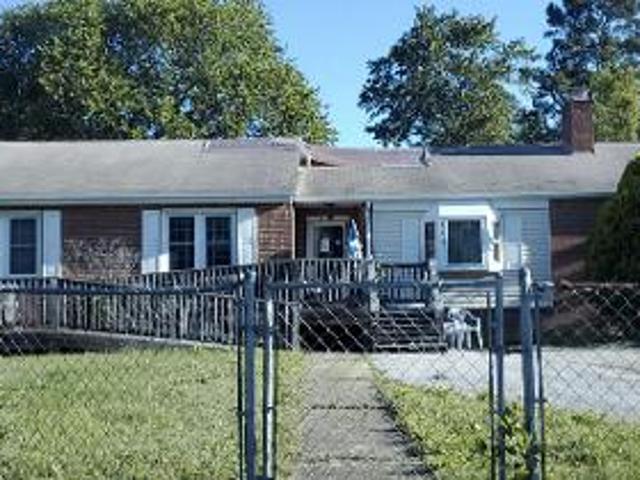 N Essex Dr