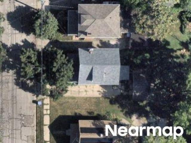 N Fairview Ave