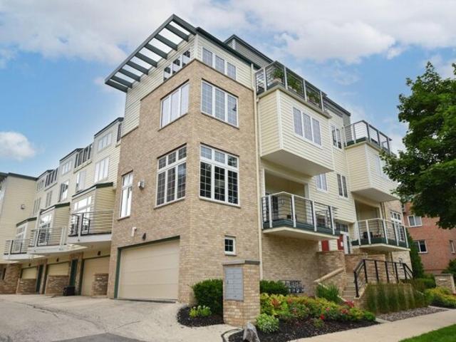 N Farwell Ave, Milwaukee, Condo For Sale