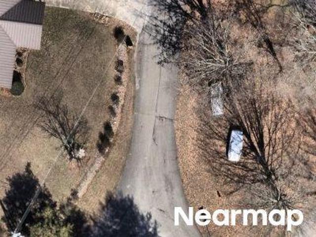 N Forest Dr