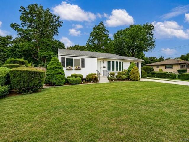 N Gardiner Dr, Bay Shore, Home For Sale