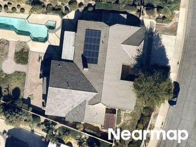 N Hunters Hill Dr