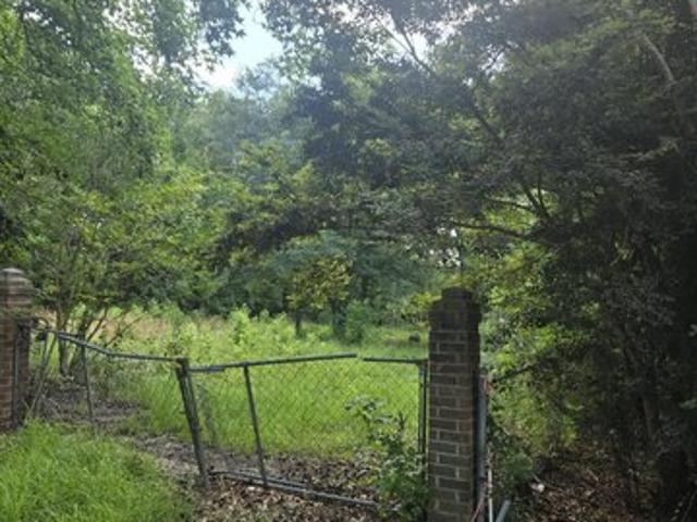 N Hampton St, Summerville, SC 29485