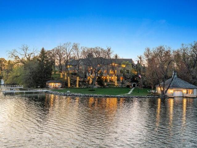 N Hewitts Point Rd, Oconomowoc Lake, Home For Sale