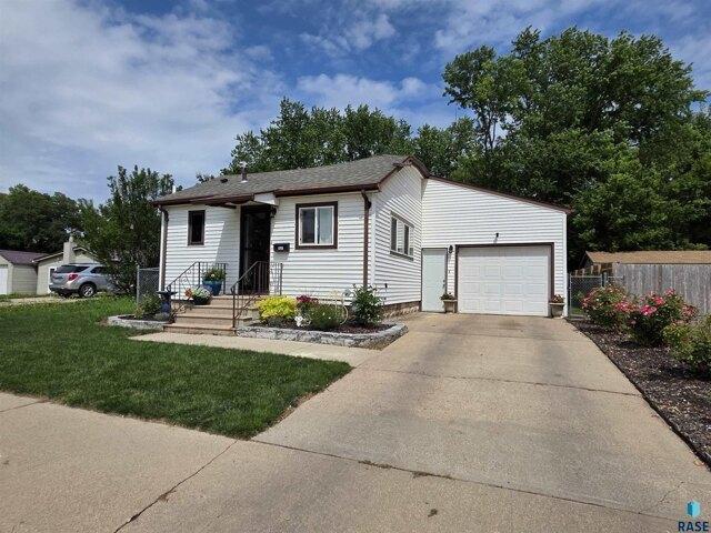 N Highland Ave, Sioux Falls, Home For Sale