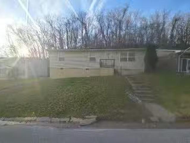 N Hills Dr