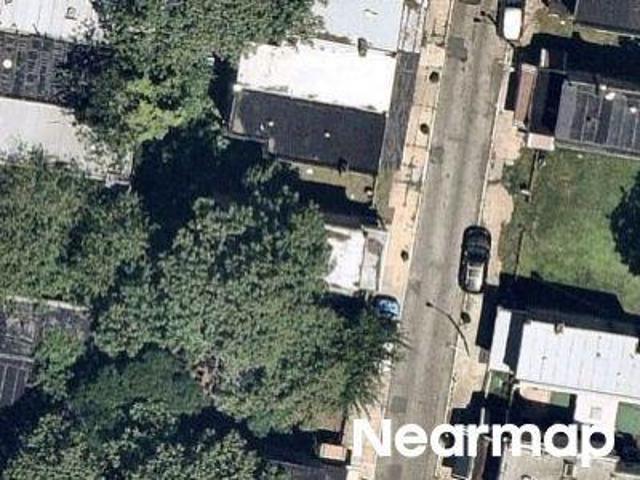 N Hollywood St
