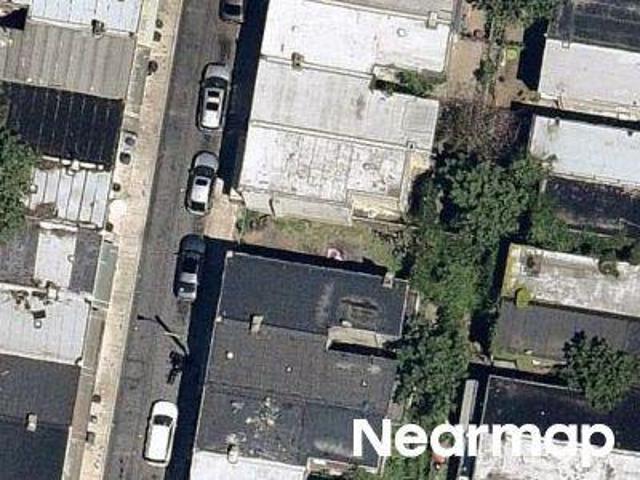 N Hollywood St