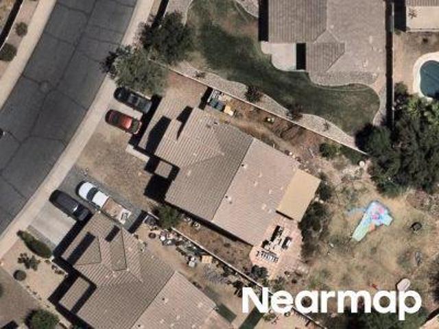 N Jocelyn Ln