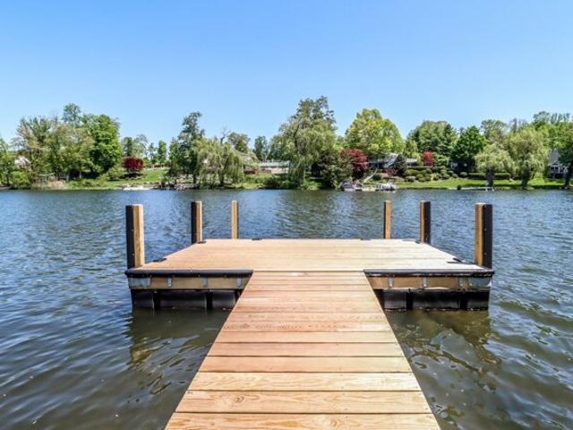 N Lake Shore Dr, Brookfield, Home For Sale